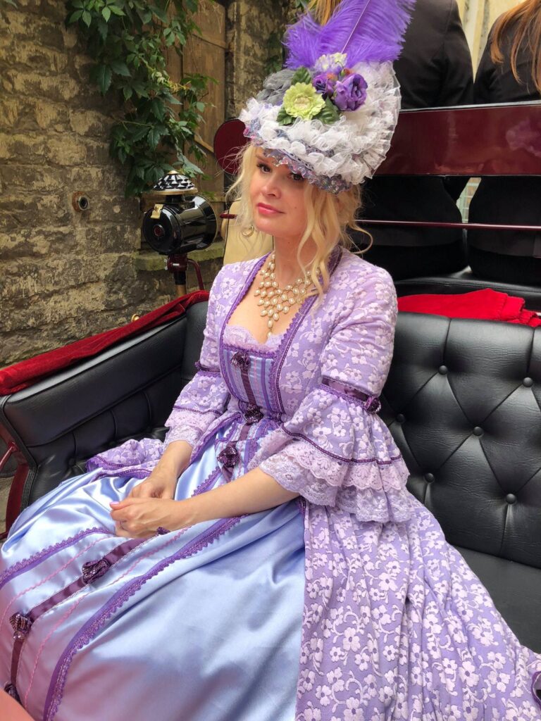 Barokk, Rokokoo | Kostüümilaenutus Must Luik