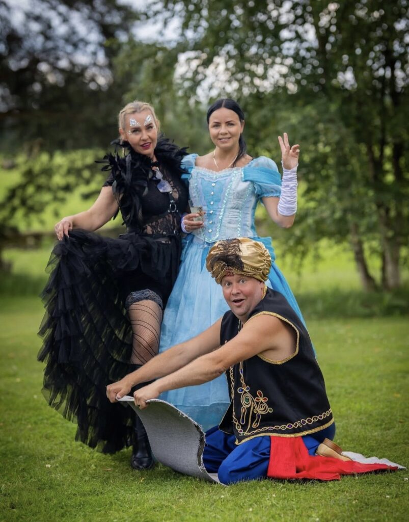 Kuri võõrasema, Tuhkatriinu ja Aladin | Kostüümilaenutus Must Luik